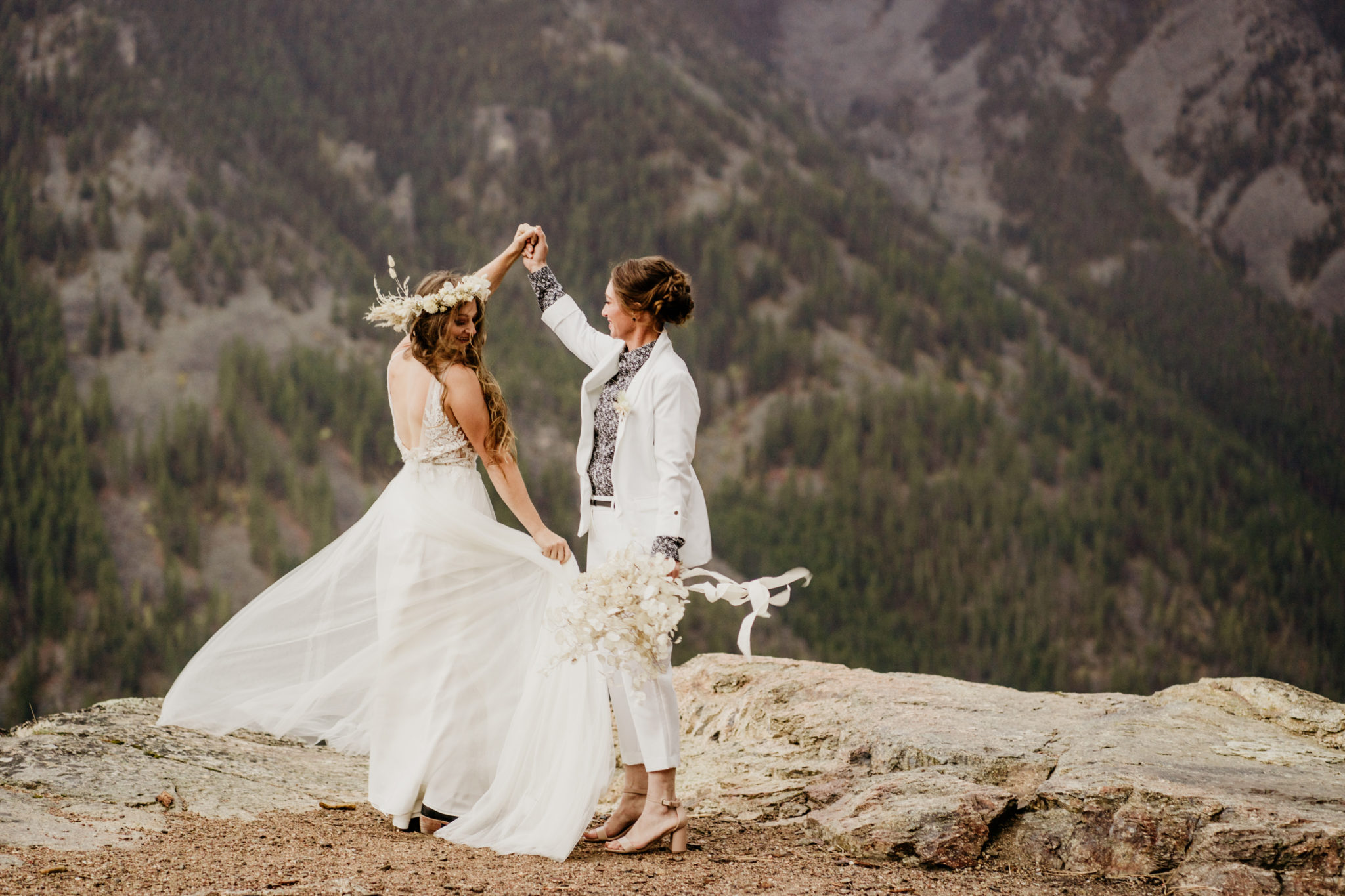 6 Sweet Wedding Traditions for Elopements - honeybeeweddingsmt.com