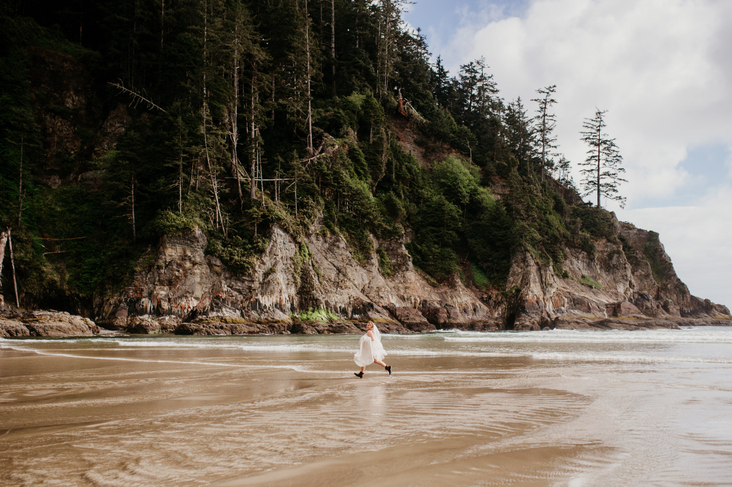 Best Oregon Coast Elopement Locations - 2022 Coast Vibes