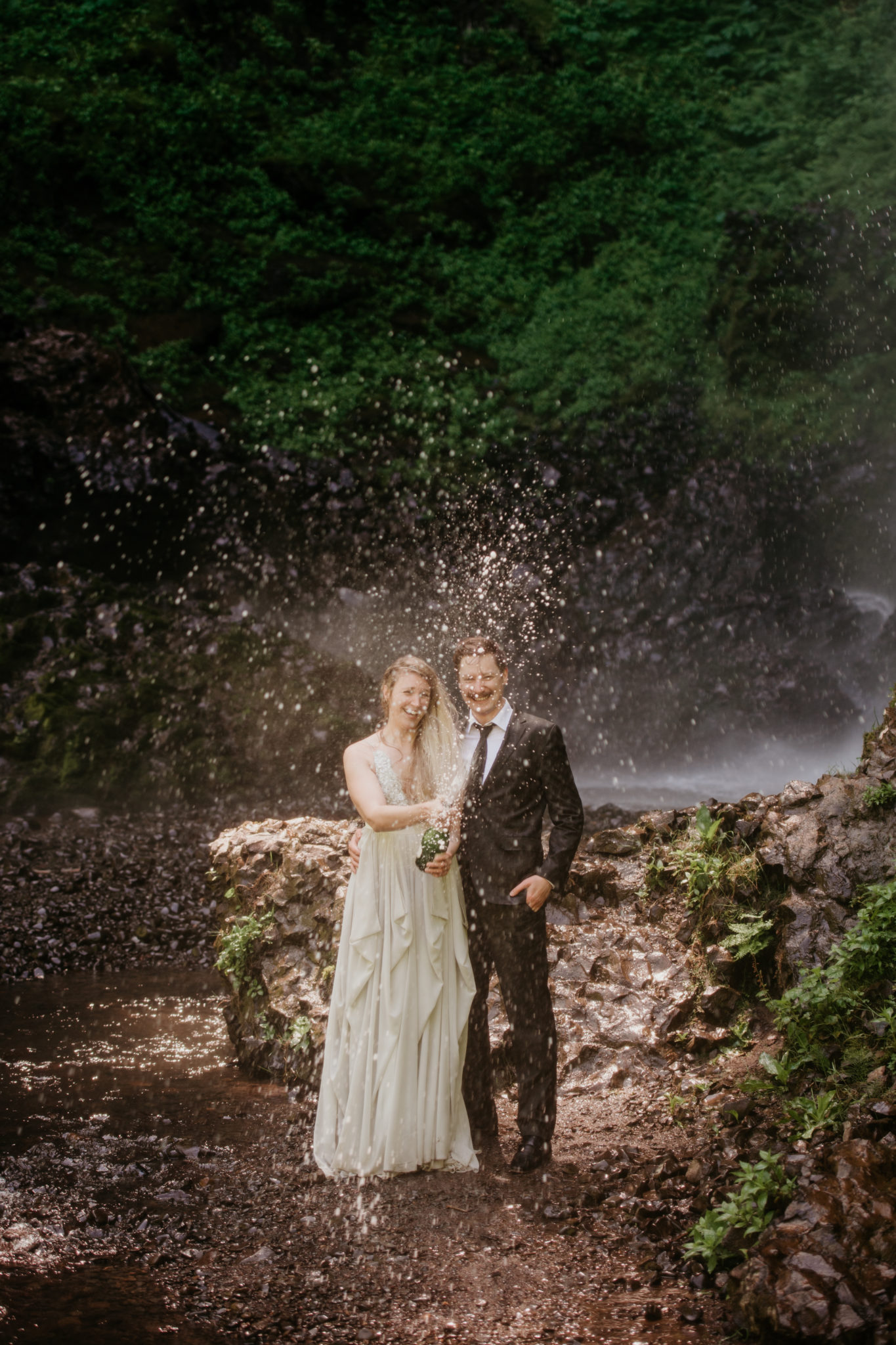 Oregon Waterfall Elopement Locations - honeybeeweddingsmt.com