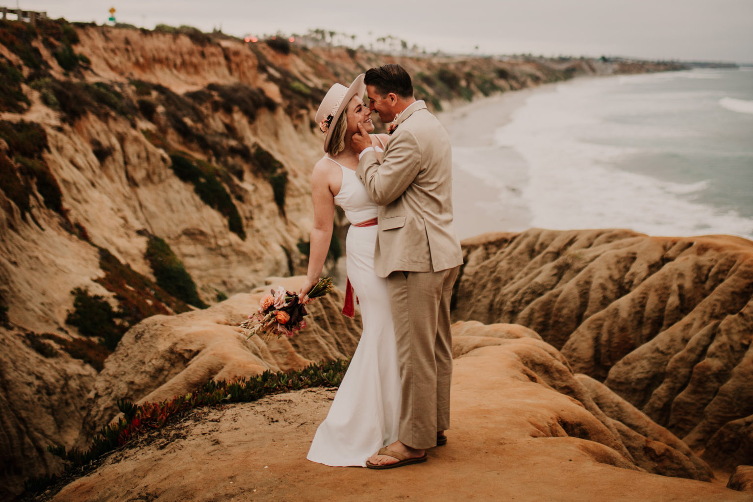 Carlsbad Cliffs Adventure Session - honeybeeweddingsmt.com