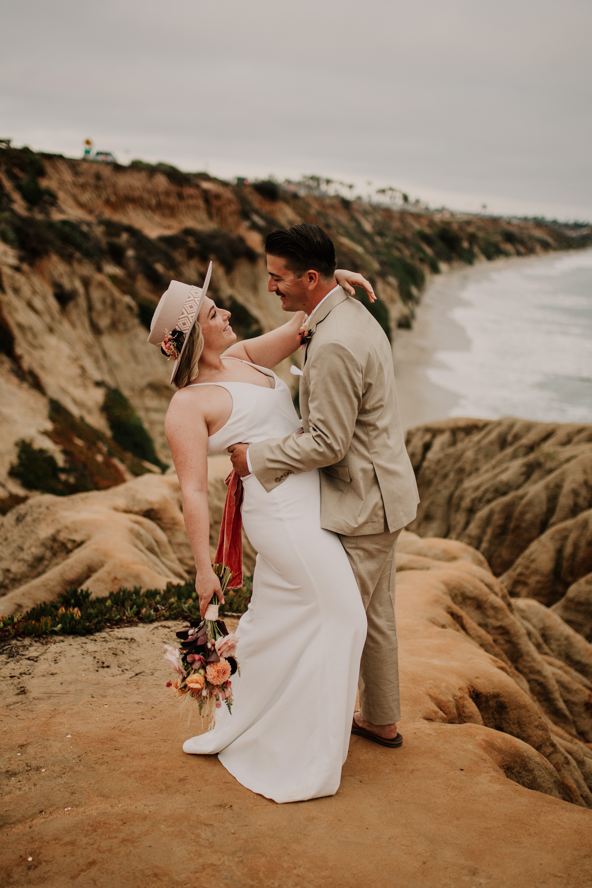Carlsbad Cliffs Adventure Session - honeybeeweddingsmt.com