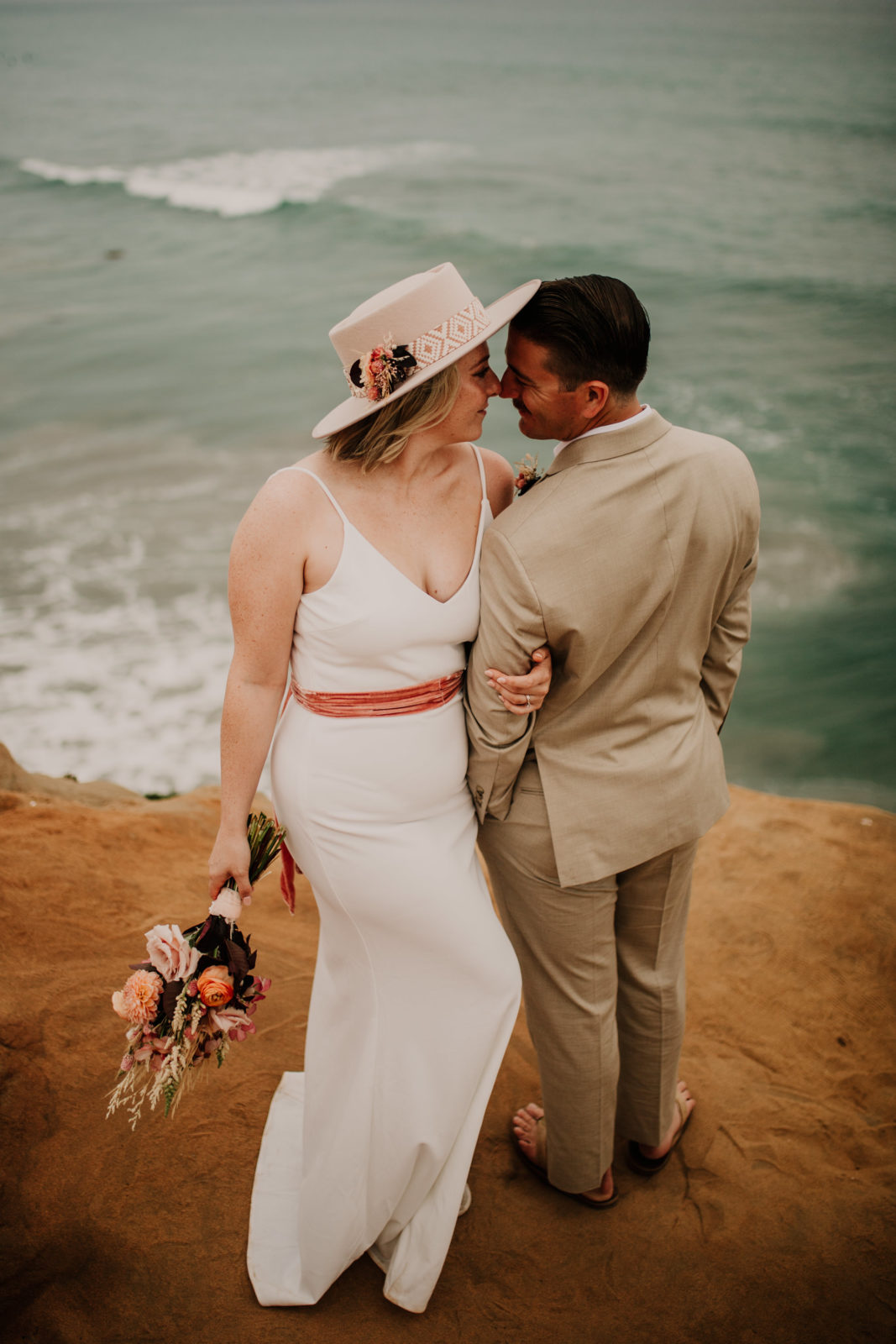 Carlsbad Cliffs Adventure Session - honeybeeweddingsmt.com