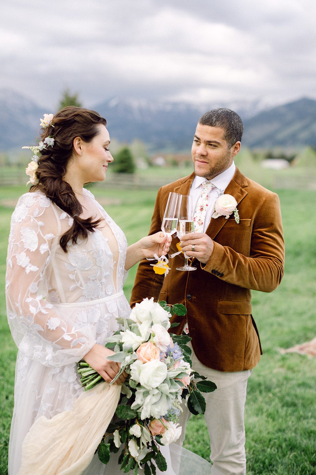 9 ways to use your wedding photos - tips from the photographer pro