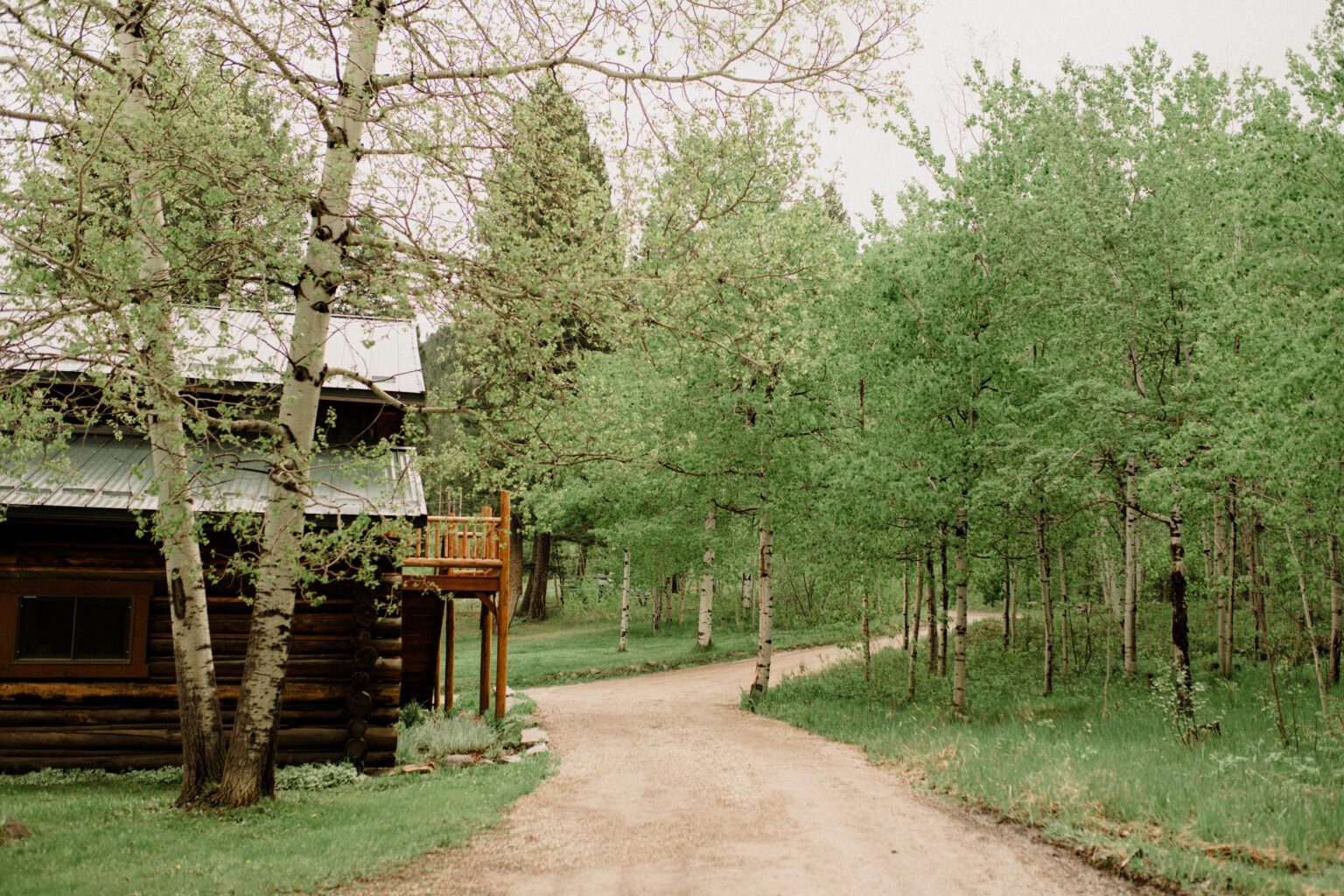 Rainy Montana Destination Wedding - Feathered Pipe Ranch