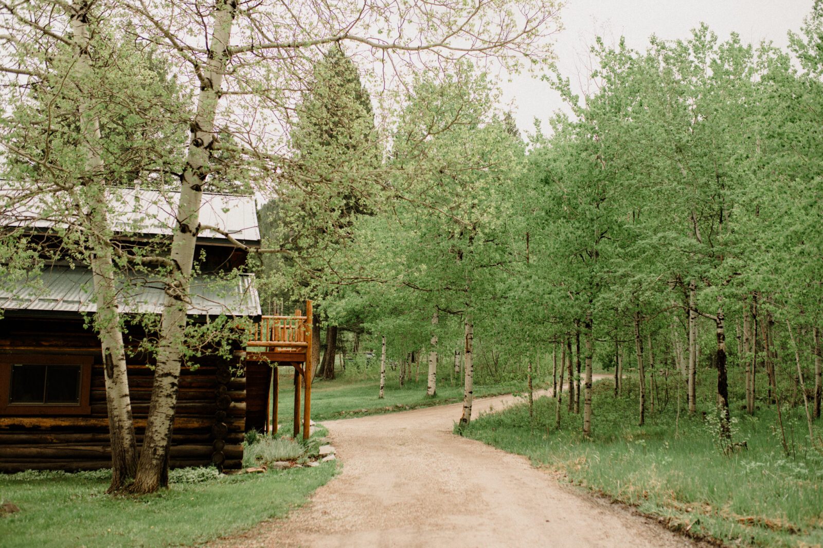 Rainy Montana Destination Wedding - Feathered Pipe Ranch