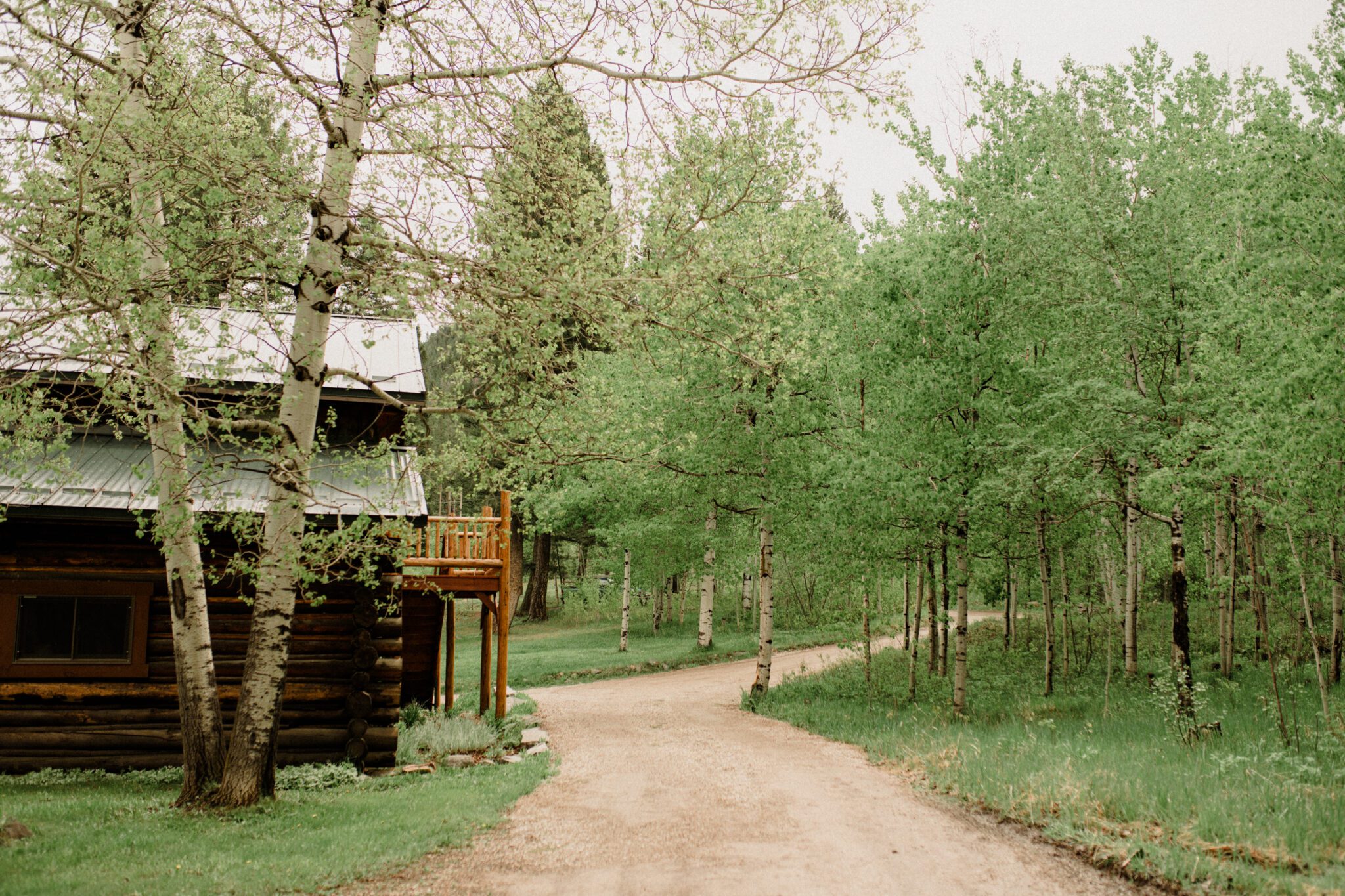 Rainy Montana Destination Wedding - Feathered Pipe Ranch