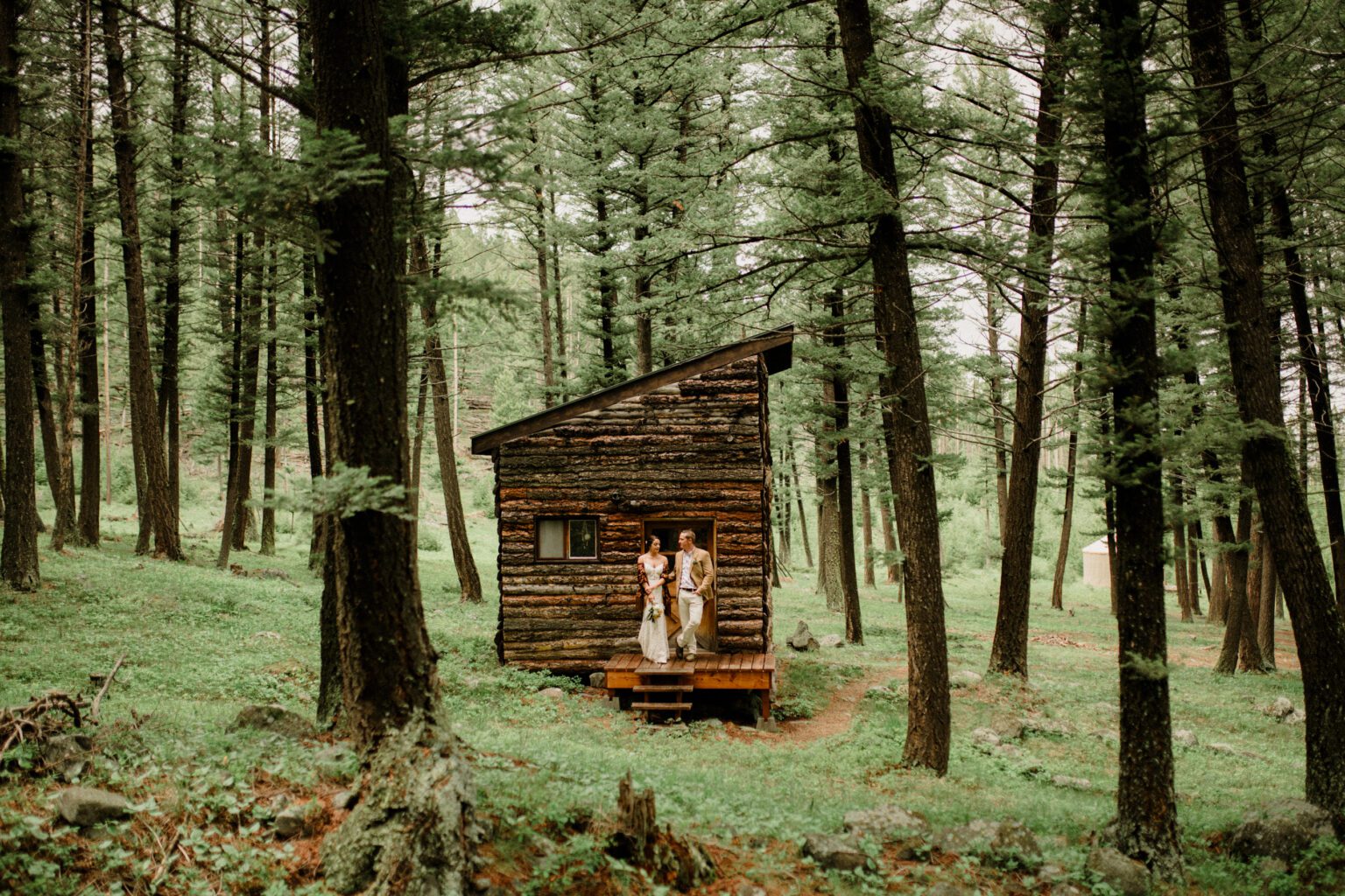 Rainy Montana Destination Wedding - Feathered Pipe Ranch