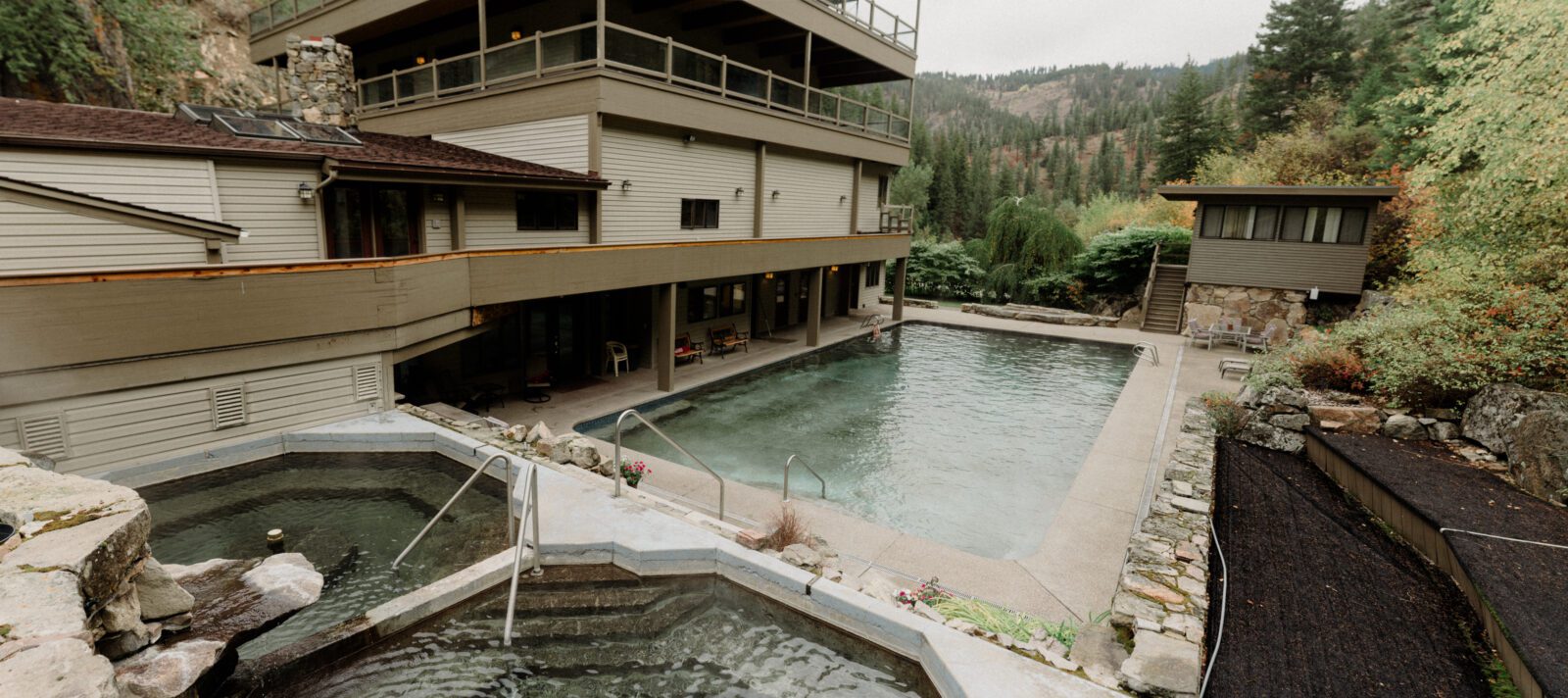 Sleeping Child Hot Springs Wedding - honeybeeweddingsmt.com